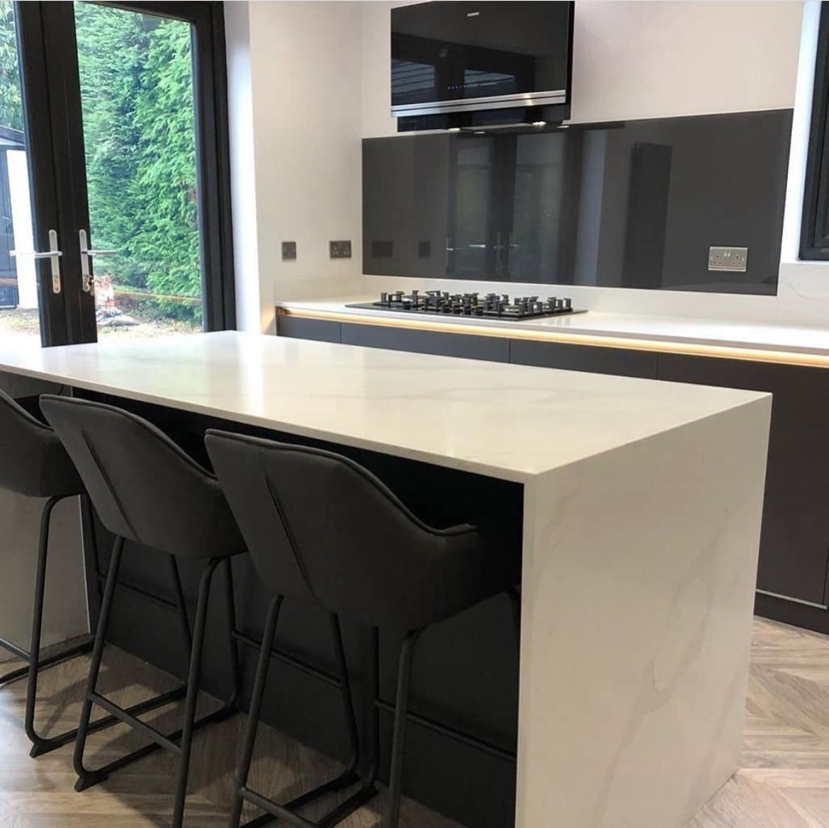 kitchen workstation layout London - DecoReno